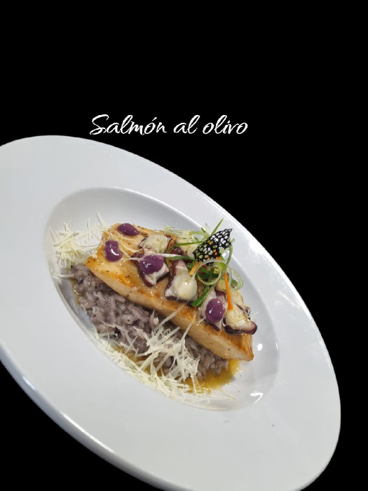 Salmón al Olivo :: Chef Santiago Torrealba